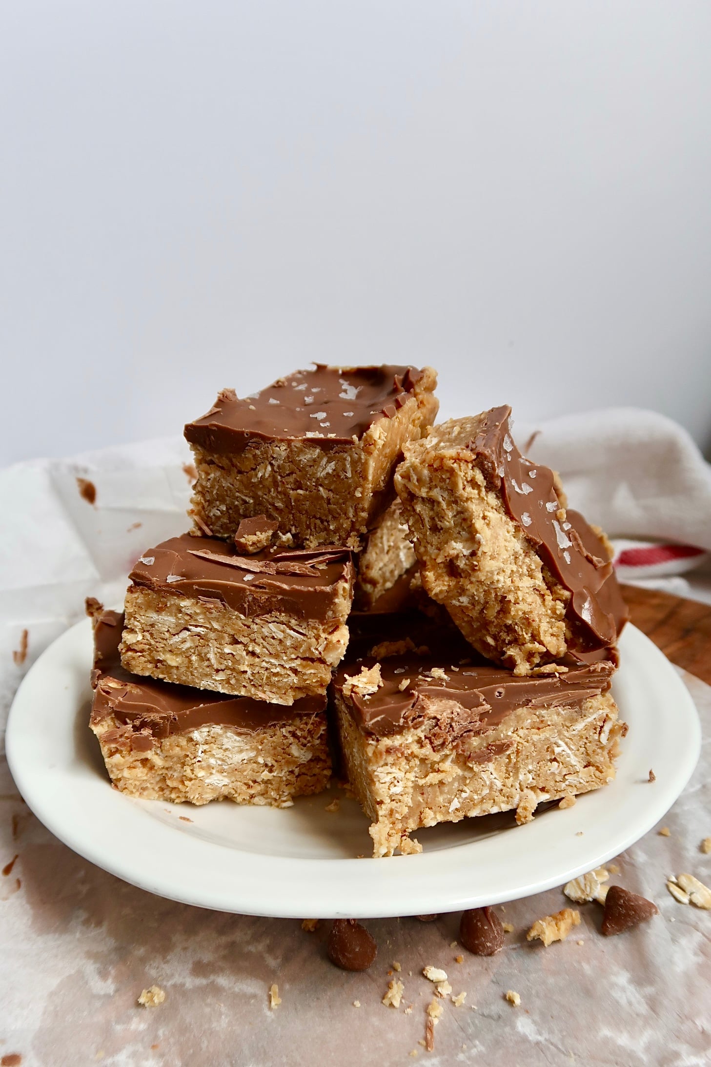 10 Minute No-Bake Chocolate Peanut Butter Oat Bars