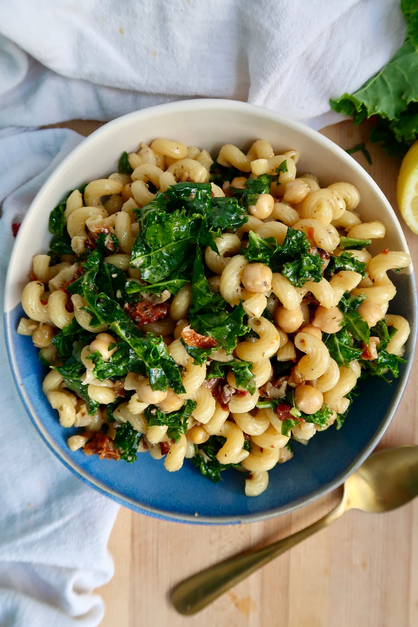 15-Minute Kale Pasta Salad with Sundried Tomatoes